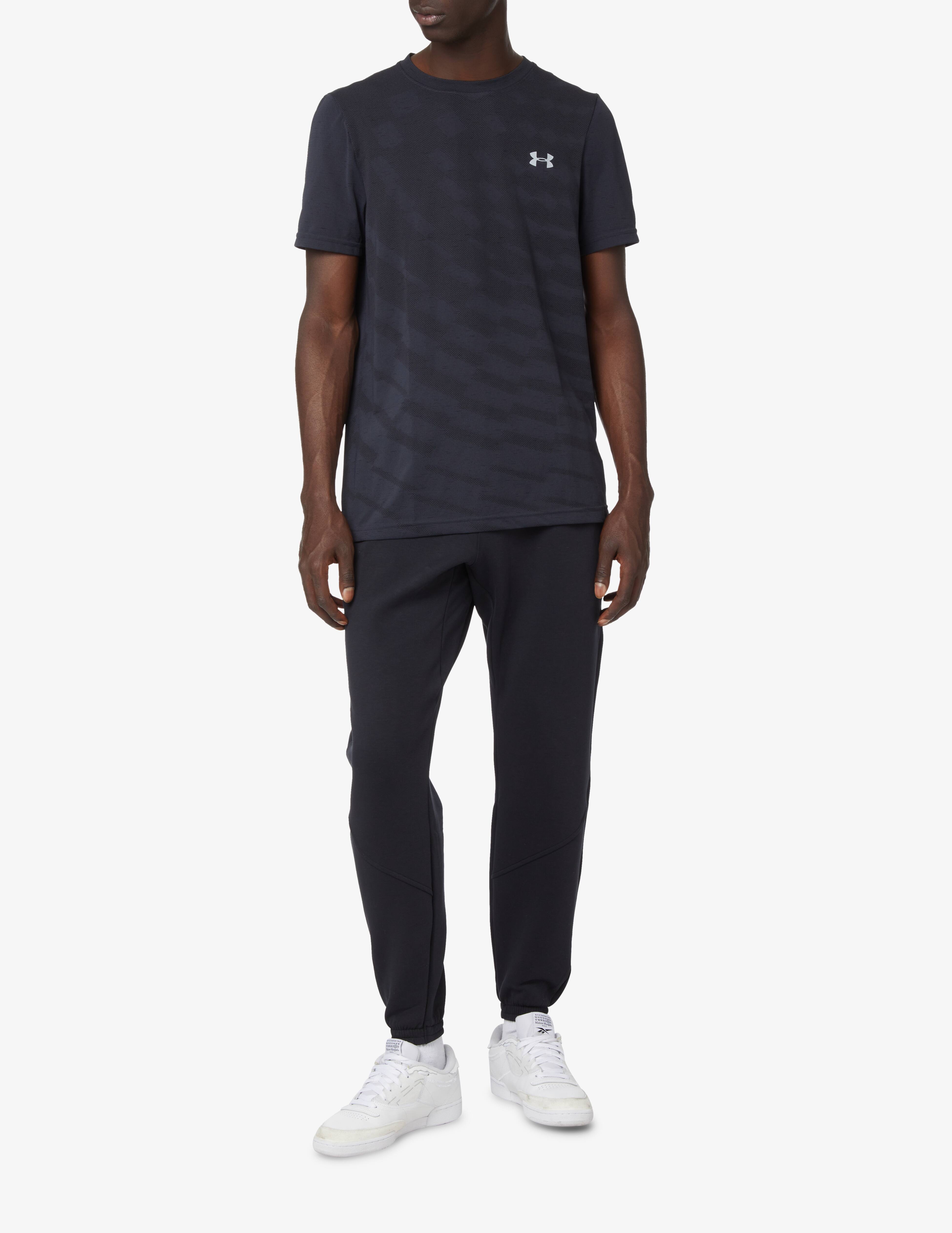 Shop Under Armour Seamless back lettering t-shirt - Black on Rinascente