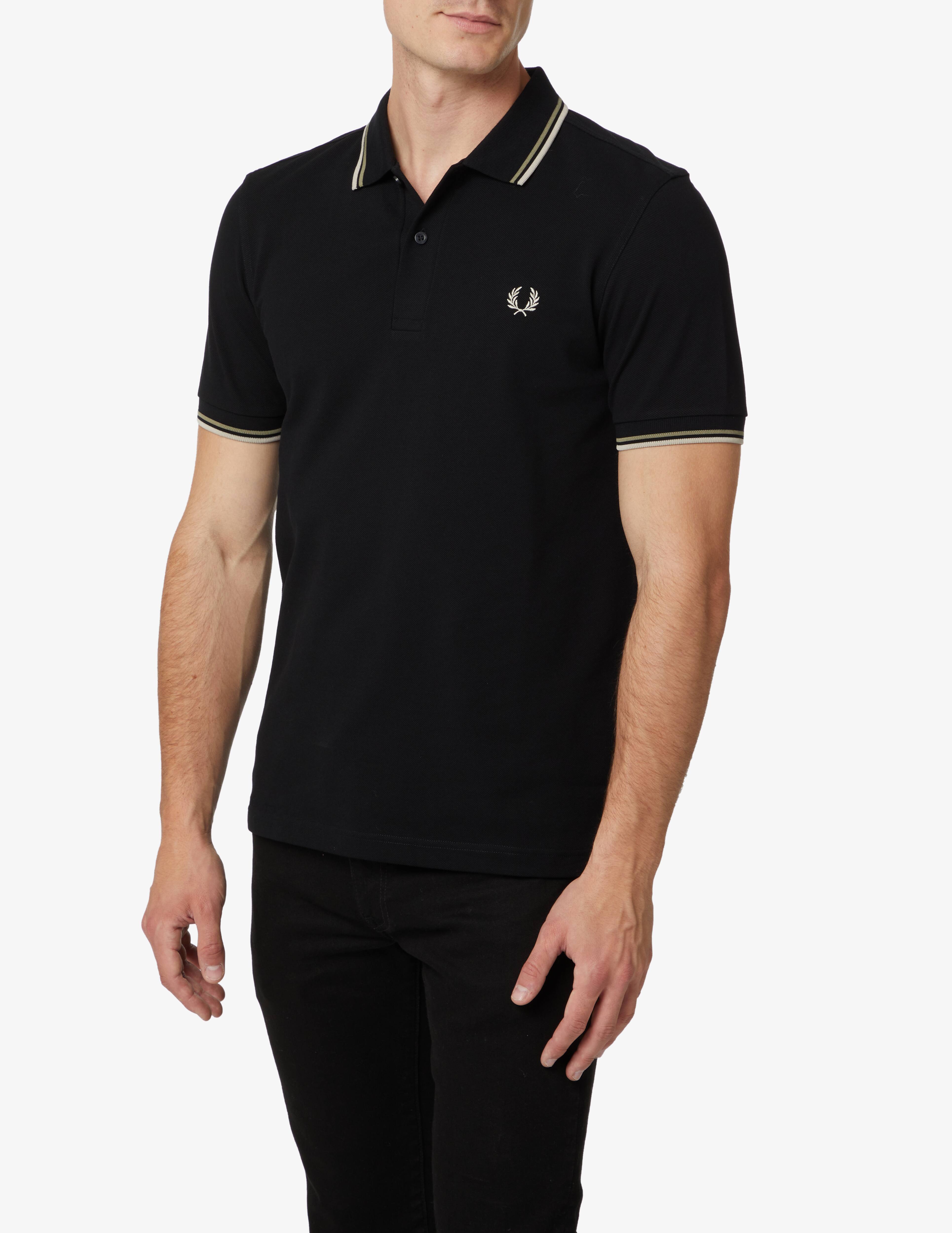 Shop Fred Perry Basic polo with profiles - Black on Rinascente