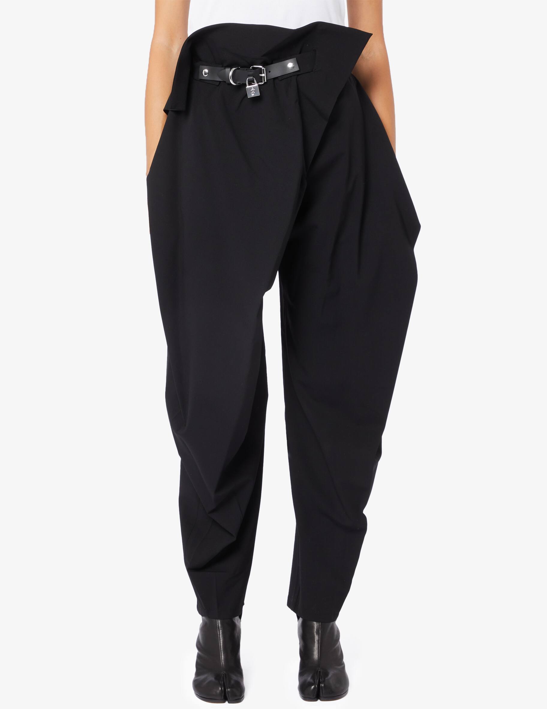 Shop JW Anderson Lock trousers on Rinascente
