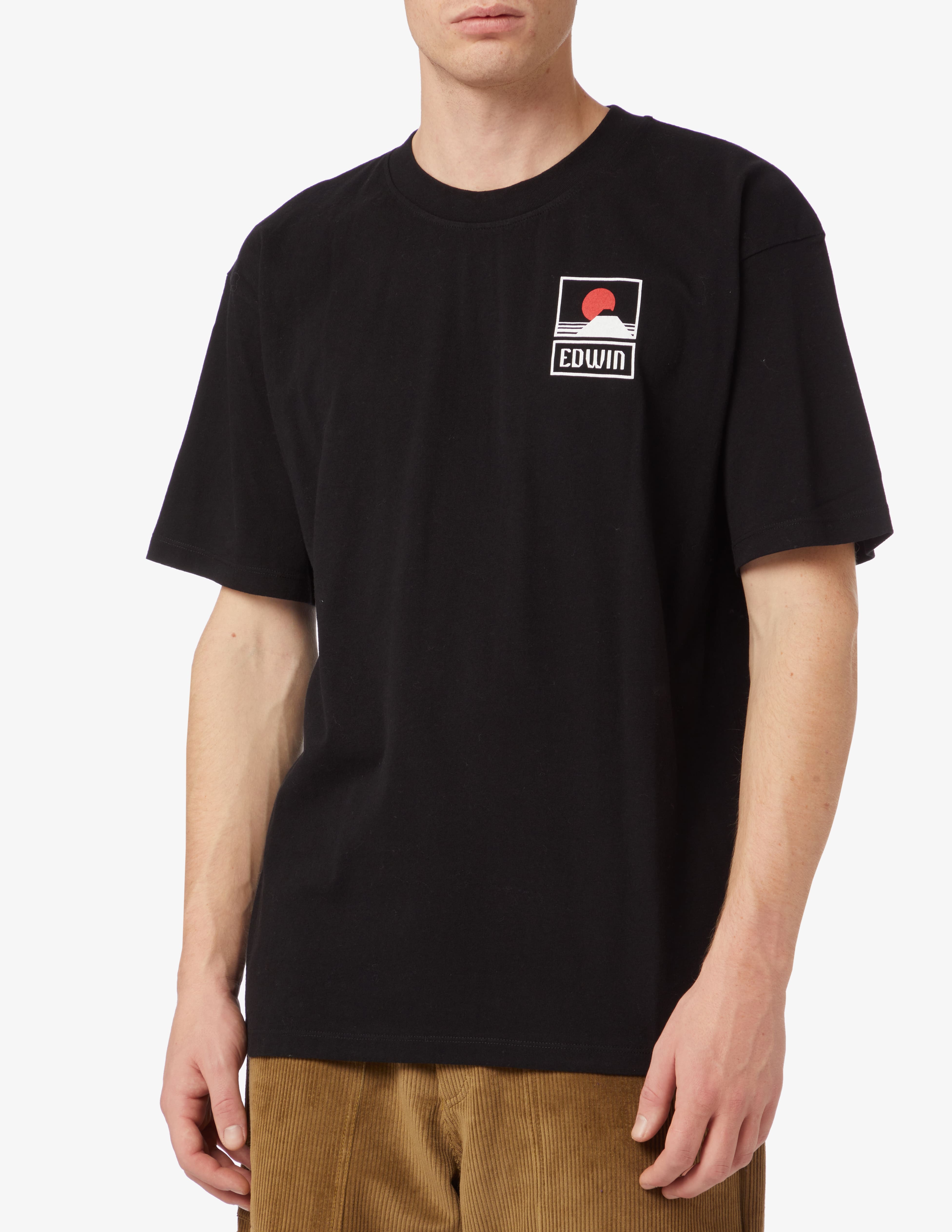 Acquista Edwin Maglietta sunset fuji box - Nero su Rinascente