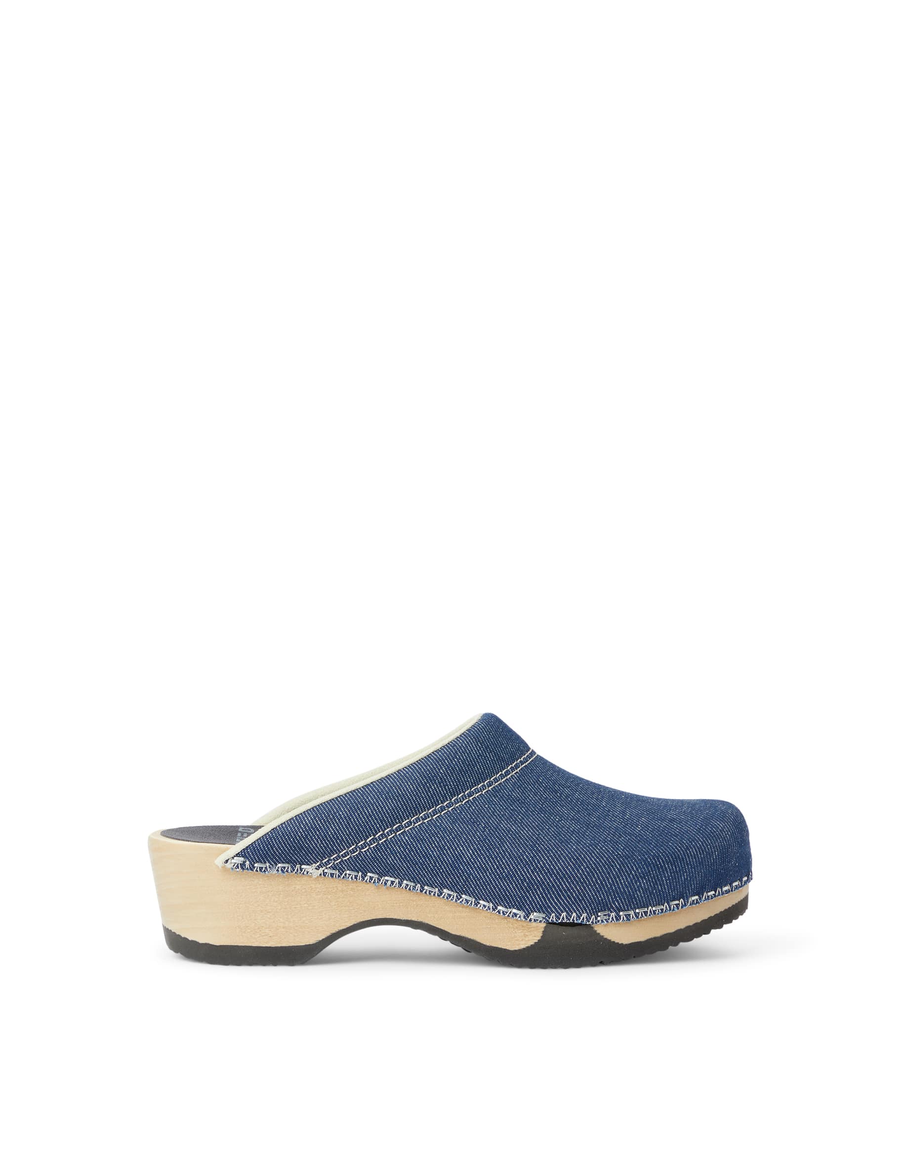 Shop Magnafied Flat shoes on Rinascente