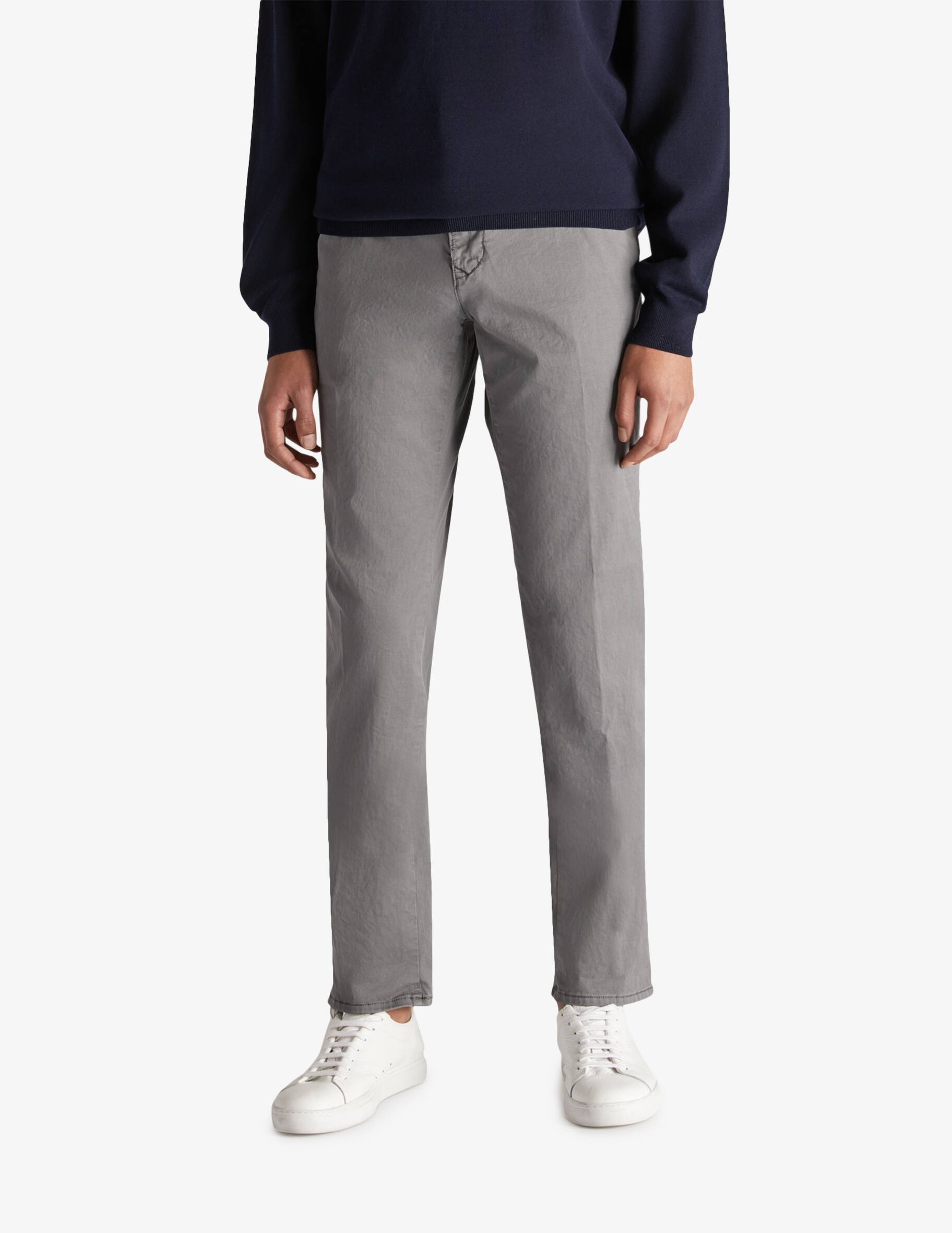 Shop Slowear Incotex Slim fit trousers in certified stretch gabardine on Rinascente