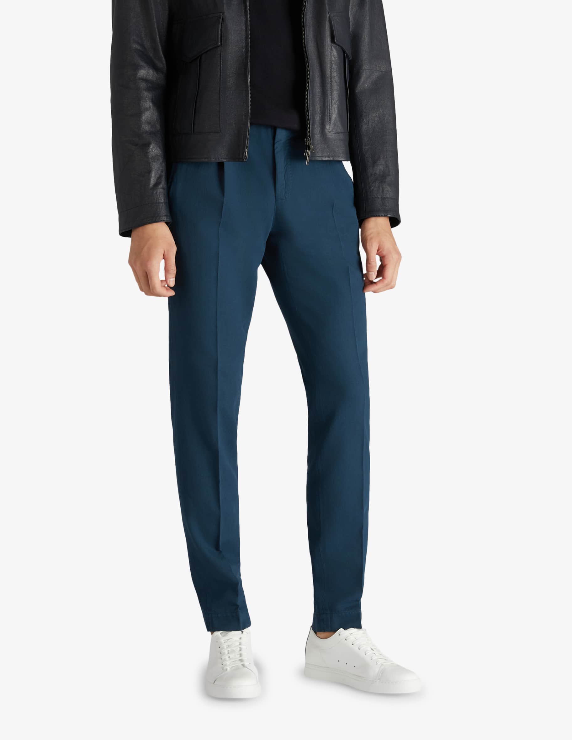 Shop Slowear Incotex Certified ice crêpe chinolino carrot fit trousers on Rinascente