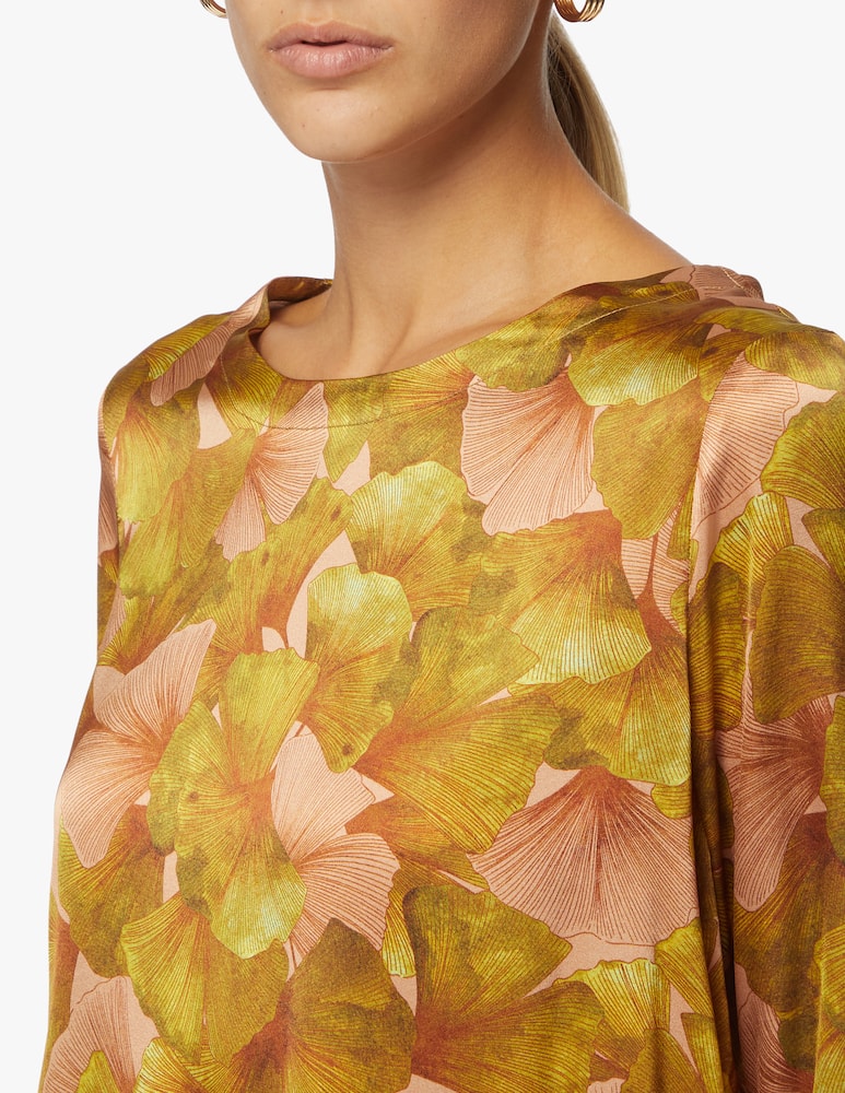 Shop Momonì Silk blend crewneck blouse Bombolone on Rinascente