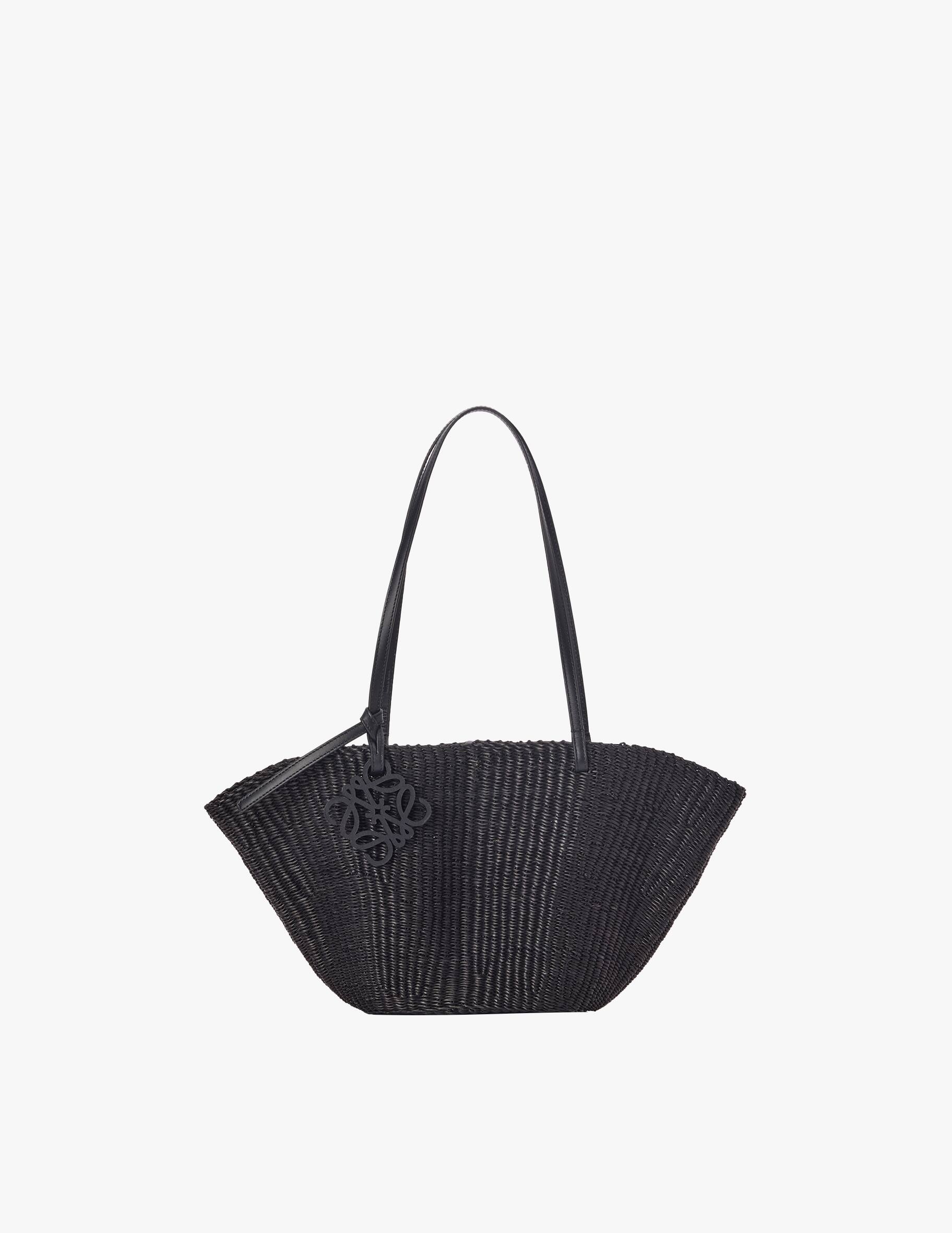 Shop LOEWE Small Shell Basket tote bag - black on Rinascente